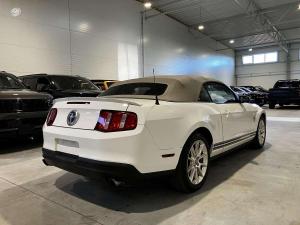 Balts Ford Mustang 2011 Klaipėda, ar dzinēja tilpumu 3.73 L un nobraukumu 71 tūkst. km par 16456 €, foto 4 vietnē AUTOMOTO.COM.LV