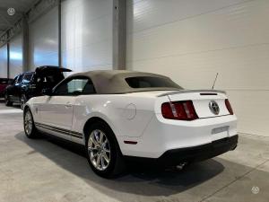 Balts Ford Mustang 2011 Klaipėda, ar dzinēja tilpumu 3.73 L un nobraukumu 71 tūkst. km par 16456 €, foto 5 vietnē AUTOMOTO.COM.LV