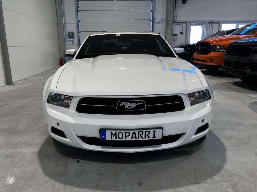 Balts Ford Mustang 2011 Klaipėda, ar dzinēja tilpumu 3.73 L un nobraukumu 71 tūkst. km par 16456 €, foto 6 vietnē AUTOMOTO.COM.LV