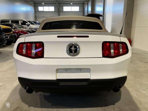 Balts Ford Mustang 2011 Klaipėda, ar dzinēja tilpumu 3.73 L un nobraukumu 71 tūkst. km par 16456 €, foto 6 vietnē AUTOMOTO.COM.LV
