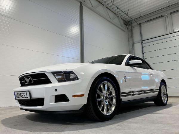 Balts Ford Mustang 2011 Klaipėda, ar dzinēja tilpumu 3.73 L un nobraukumu 71 tūkst. km par 16456 €, foto 7 vietnē AUTOMOTO.COM.LV