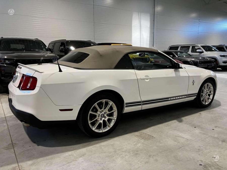 Balts Ford Mustang 2011 Klaipėda, ar dzinēja tilpumu 3.73 L un nobraukumu 71 tūkst. km par 16456 €, foto 9 vietnē AUTOMOTO.COM.LV