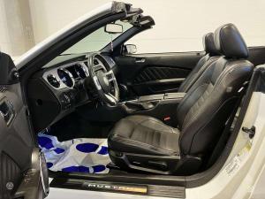 Balts Ford Mustang 2011 Klaipėda, ar dzinēja tilpumu 3.73 L un nobraukumu 71 tūkst. km par 16456 €, foto 15 vietnē AUTOMOTO.COM.LV