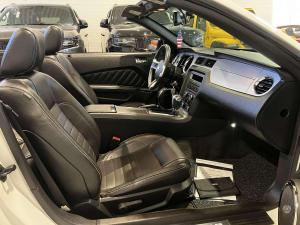 Balts Ford Mustang 2011 Klaipėda, ar dzinēja tilpumu 3.73 L un nobraukumu 71 tūkst. km par 16456 €, foto 16 vietnē AUTOMOTO.COM.LV