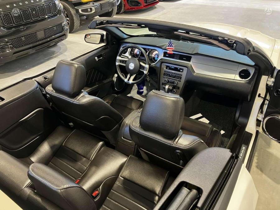 Balts Ford Mustang 2011 Klaipėda, ar dzinēja tilpumu 3.73 L un nobraukumu 71 tūkst. km par 16456 €, foto 19 vietnē AUTOMOTO.COM.LV