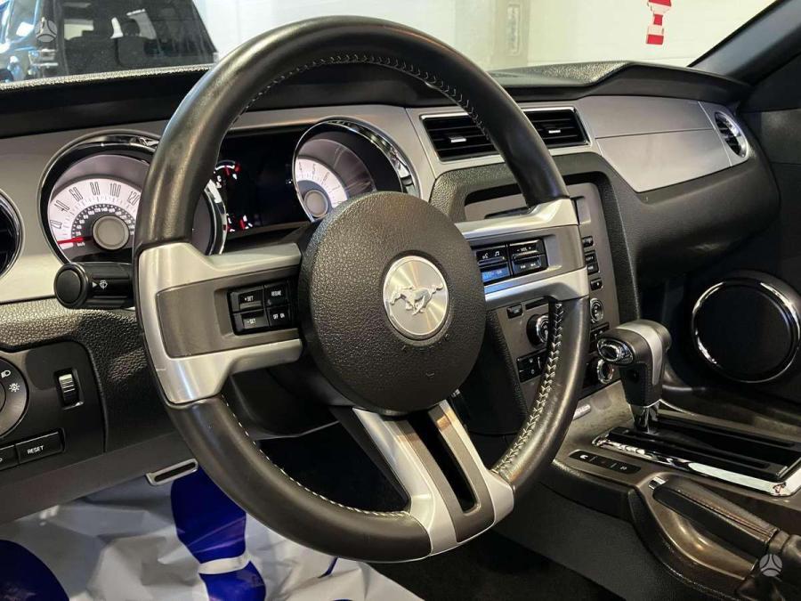 Balts Ford Mustang 2011 Klaipėda, ar dzinēja tilpumu 3.73 L un nobraukumu 71 tūkst. km par 16456 €, foto 21 vietnē AUTOMOTO.COM.LV