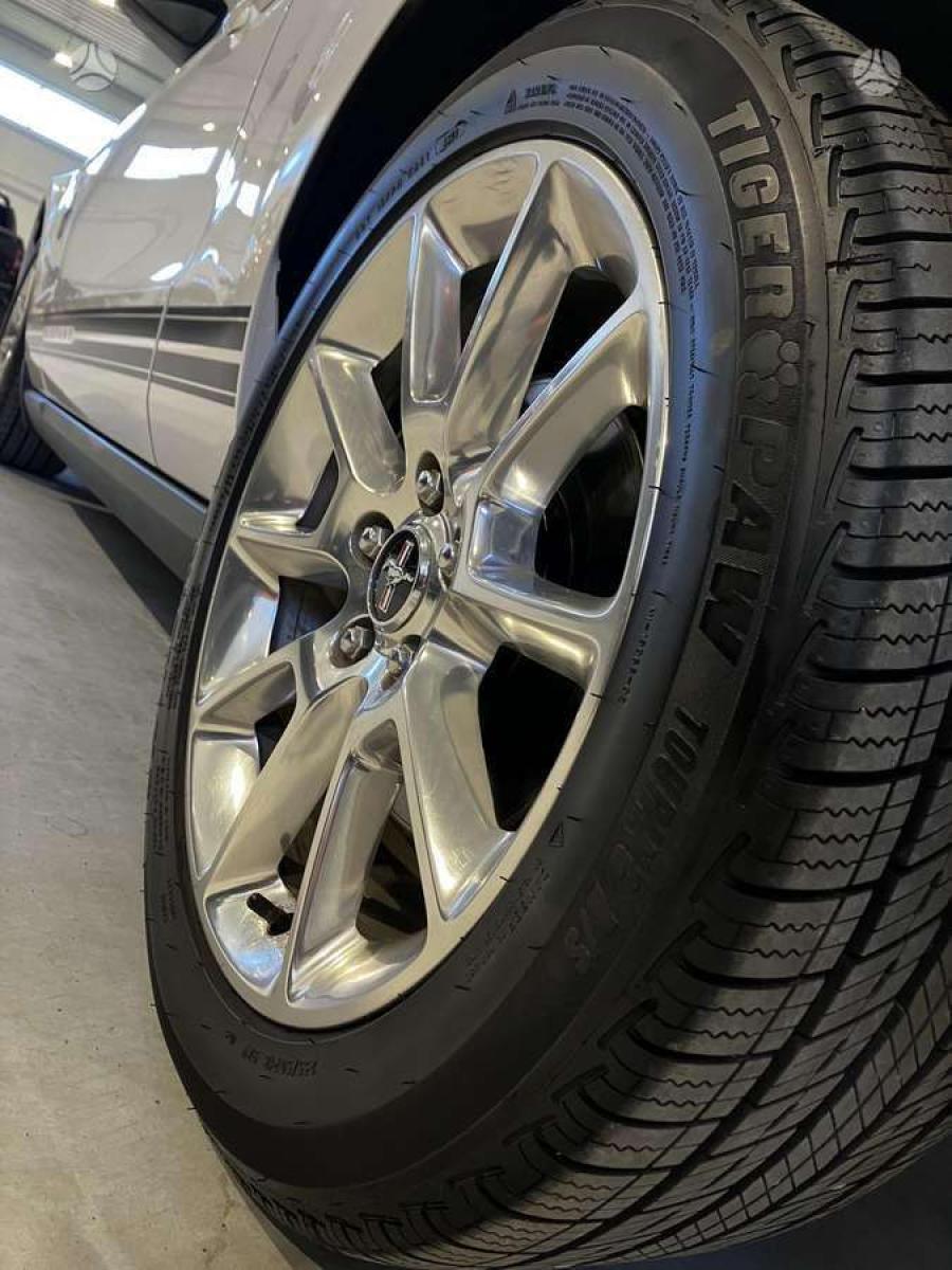 Balts Ford Mustang 2011 Klaipėda, ar dzinēja tilpumu 3.73 L un nobraukumu 71 tūkst. km par 16456 €, foto 24 vietnē AUTOMOTO.COM.LV