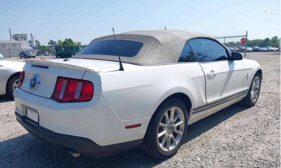 Balts Ford Mustang 2011 Klaipėda, ar dzinēja tilpumu 3.73 L un nobraukumu 71 tūkst. km par 16456 €, foto 29 vietnē AUTOMOTO.COM.LV