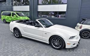 White Ford Mustang 2013 in Jelgava, with an engine capacity of 3.70 L and mileage of 300 thousand km for 12799 €, photo  on AUTOMOTO.COM.LV
