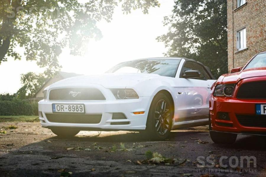 White Ford Mustang 2013 in Jelgava, with an engine capacity of 3.70 L and mileage of 300 thousand km for 12799 €, photo 7 on AUTOMOTO.COM.LV