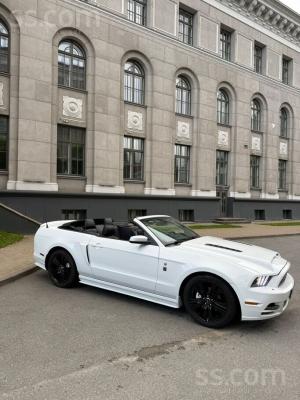 White Ford Mustang 2014 in Riga, with an engine capacity of 3.70 L and mileage of 330 thousand km for 16800 €, photo 11 on AUTOMOTO.COM.LV