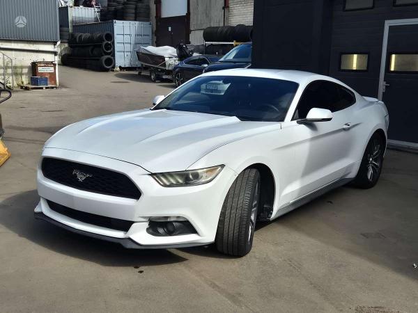 Balts Ford Mustang 2015 Viļņa, ar dzinēja tilpumu 2.26 L un nobraukumu 234 tūkst. km par 8999 €, foto 1 vietnē AUTOMOTO.COM.LV