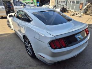 Balts Ford Mustang 2015 Viļņa, ar dzinēja tilpumu 2.26 L un nobraukumu 234 tūkst. km par 8999 €, foto 3 vietnē AUTOMOTO.COM.LV
