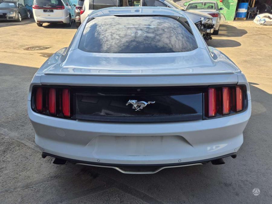 Balts Ford Mustang 2015 Viļņa, ar dzinēja tilpumu 2.26 L un nobraukumu 234 tūkst. km par 8999 €, foto 4 vietnē AUTOMOTO.COM.LV