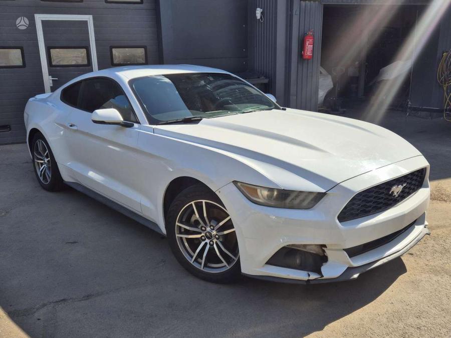 Balts Ford Mustang 2015 Viļņa, ar dzinēja tilpumu 2.26 L un nobraukumu 234 tūkst. km par 8999 €, foto 6 vietnē AUTOMOTO.COM.LV