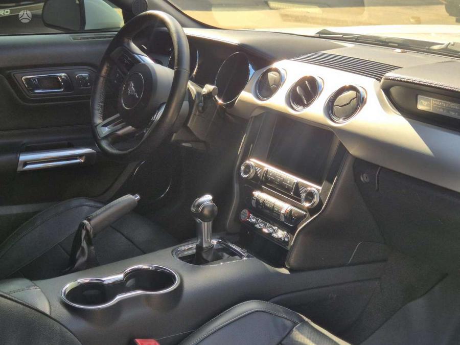 Balts Ford Mustang 2015 Viļņa, ar dzinēja tilpumu 2.26 L un nobraukumu 234 tūkst. km par 8999 €, foto 14 vietnē AUTOMOTO.COM.LV