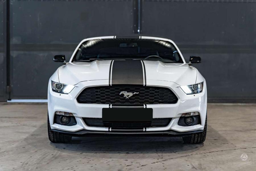 White Ford Mustang 2016 in Klaipeda, with an engine capacity of 3.73 L and mileage of 99 thousand km for 19500 €, photo 1 on AUTOMOTO.COM.LV