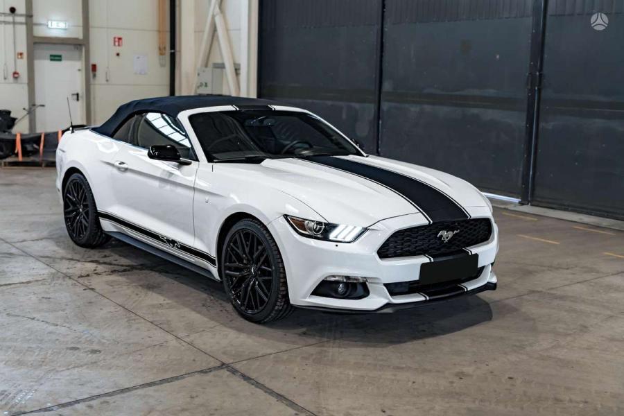 White Ford Mustang 2016 in Klaipeda, with an engine capacity of 3.73 L and mileage of 99 thousand km for 19500 €, photo 13 on AUTOMOTO.COM.LV