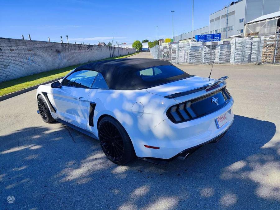 White Ford Mustang 2016 in Klaipeda, with an engine capacity of 3.73 L and mileage of 189 thousand km for 15850 €, photo 4 on AUTOMOTO.COM.LV