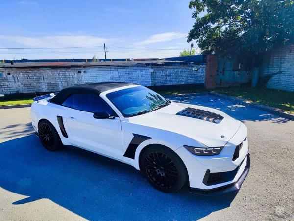 White Ford Mustang 2016 in Klaipeda, with an engine capacity of 3.73 L and mileage of 189 thousand km for 15850 €, photo 4 on AUTOMOTO.COM.LV