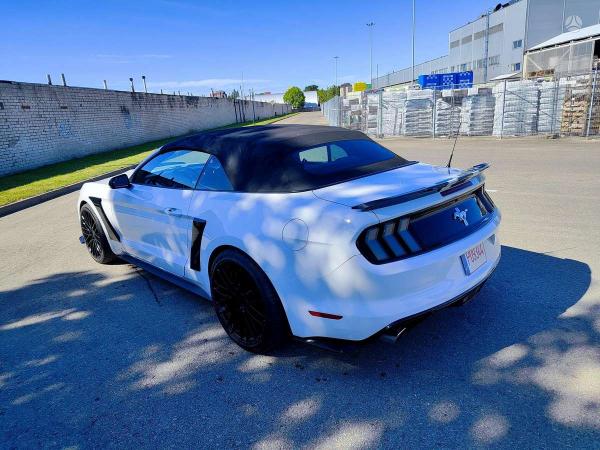 White Ford Mustang 2016 in Klaipeda, with an engine capacity of 3.73 L and mileage of 189 thousand km for 15850 €, photo 6 on AUTOMOTO.COM.LV