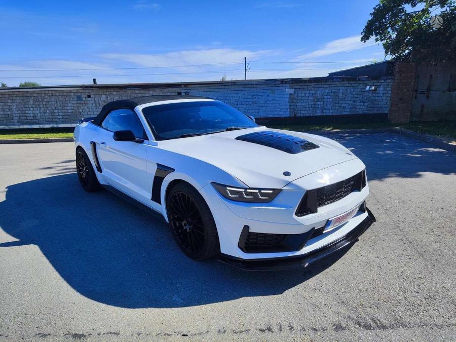 White Ford Mustang 2016 in Klaipeda, with an engine capacity of 3.73 L and mileage of 189 thousand km for 15850 €, photo 8 on AUTOMOTO.COM.LV