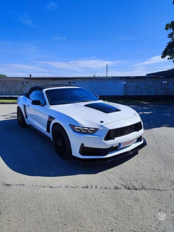 White Ford Mustang 2016 in Klaipeda, with an engine capacity of 3.73 L and mileage of 189 thousand km for 15850 €, photo 8 on AUTOMOTO.COM.LV