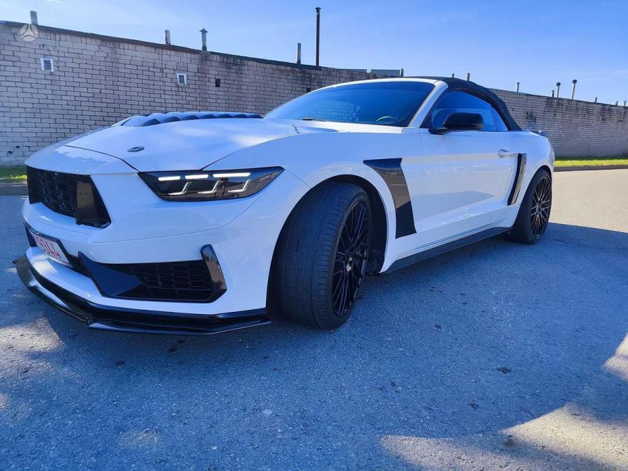 White Ford Mustang 2016 in Klaipeda, with an engine capacity of 3.73 L and mileage of 189 thousand km for 15850 €, photo 14 on AUTOMOTO.COM.LV