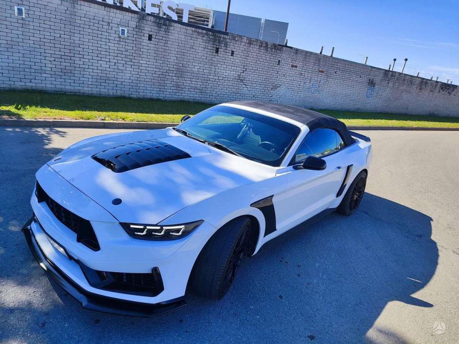 White Ford Mustang 2016 in Klaipeda, with an engine capacity of 3.73 L and mileage of 189 thousand km for 15850 €, photo 15 on AUTOMOTO.COM.LV