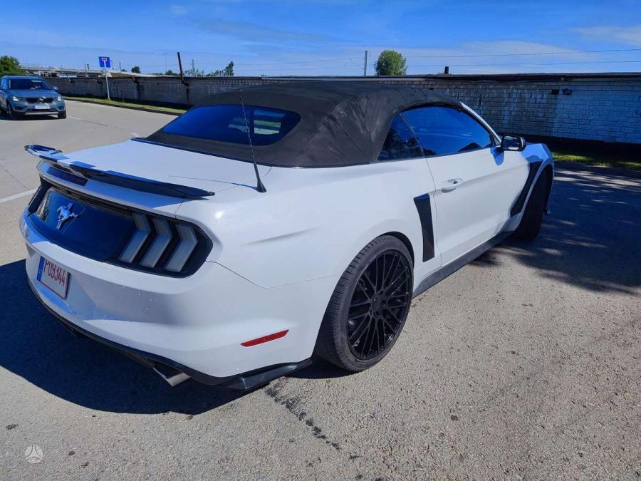 White Ford Mustang 2016 in Klaipeda, with an engine capacity of 3.73 L and mileage of 189 thousand km for 15850 €, photo 17 on AUTOMOTO.COM.LV