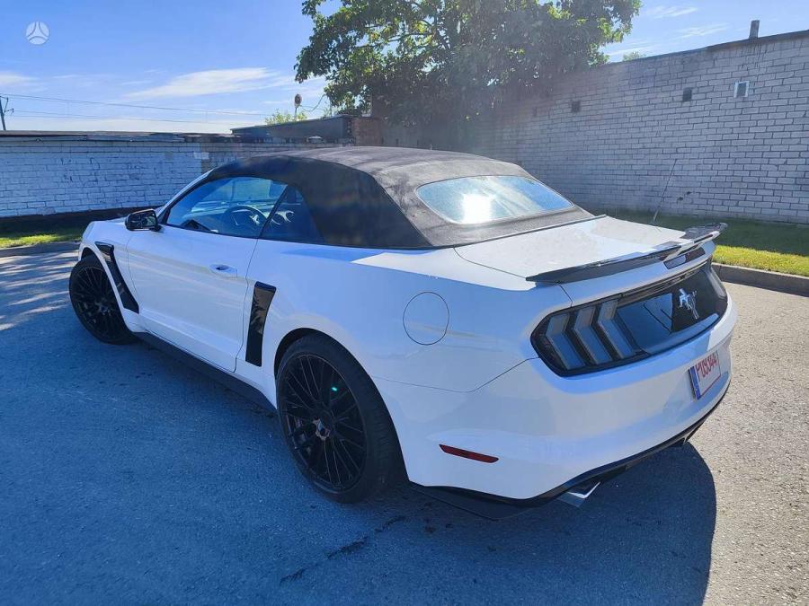 White Ford Mustang 2016 in Klaipeda, with an engine capacity of 3.73 L and mileage of 189 thousand km for 15850 €, photo 18 on AUTOMOTO.COM.LV