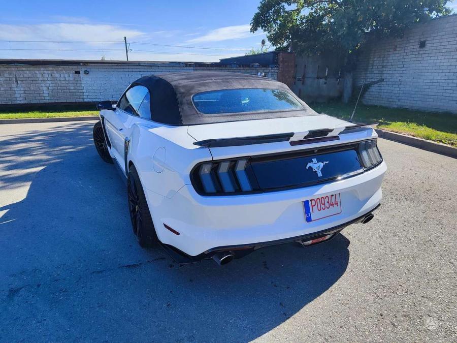 White Ford Mustang 2016 in Klaipeda, with an engine capacity of 3.73 L and mileage of 189 thousand km for 15850 €, photo 19 on AUTOMOTO.COM.LV