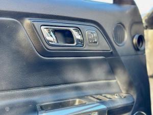 Balts Ford Mustang 2017 Viļņa, ar dzinēja tilpumu 2.26 L un nobraukumu 241 tūkst. km par 15600 €, foto 22 vietnē AUTOMOTO.COM.LV