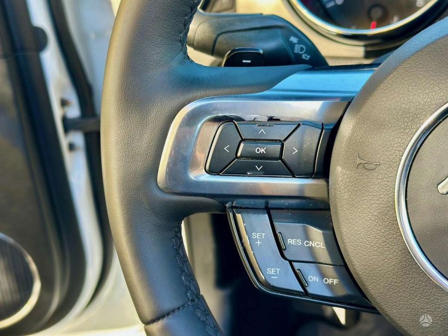 Balts Ford Mustang 2017 Viļņa, ar dzinēja tilpumu 2.26 L un nobraukumu 241 tūkst. km par 15600 €, foto 24 vietnē AUTOMOTO.COM.LV