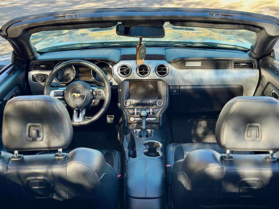 Balts Ford Mustang 2017 Viļņa, ar dzinēja tilpumu 2.26 L un nobraukumu 241 tūkst. km par 15600 €, foto 29 vietnē AUTOMOTO.COM.LV