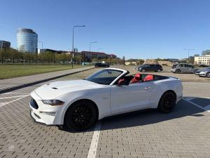 White Ford Mustang 2018 in Vilnius, with an engine capacity of 4.95 L and mileage of 88 thousand km for 25990 €, photo 10 on AUTOMOTO.COM.LV