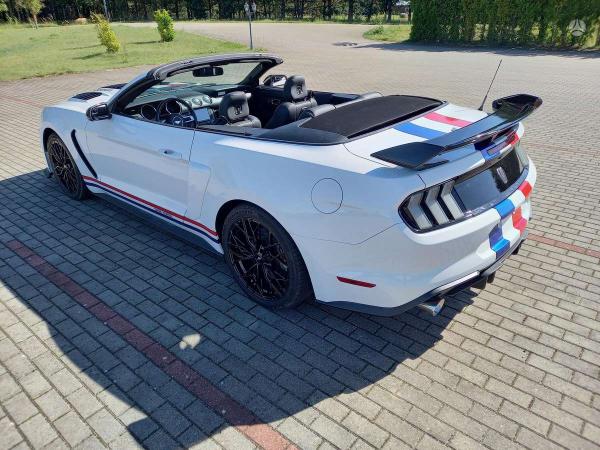 Ford Mustang 2019 in Kaunas on AUTOMOTO.COM.LV White Ford Mustang 2019 in Kaunas, with an engine capacity of 2.25 L and mileage of 20 thousand km for 26300 €, photo 4 on AUTOMOTO.COM.LV