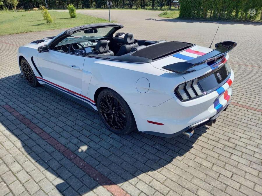 Balts Ford Mustang 2019 Kauņa, ar dzinēja tilpumu 2.25 L un nobraukumu 20 tūkst. km par 26300 €, foto 4 vietnē AUTOMOTO.COM.LV