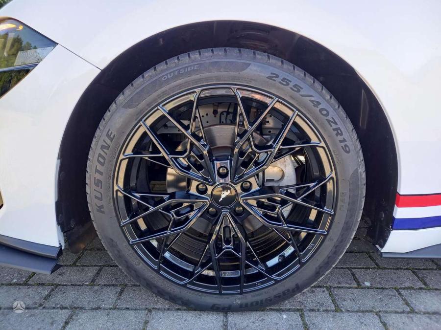 Balts Ford Mustang 2019 Kauņa, ar dzinēja tilpumu 2.25 L un nobraukumu 20 tūkst. km par 26300 €, foto 37 vietnē AUTOMOTO.COM.LV