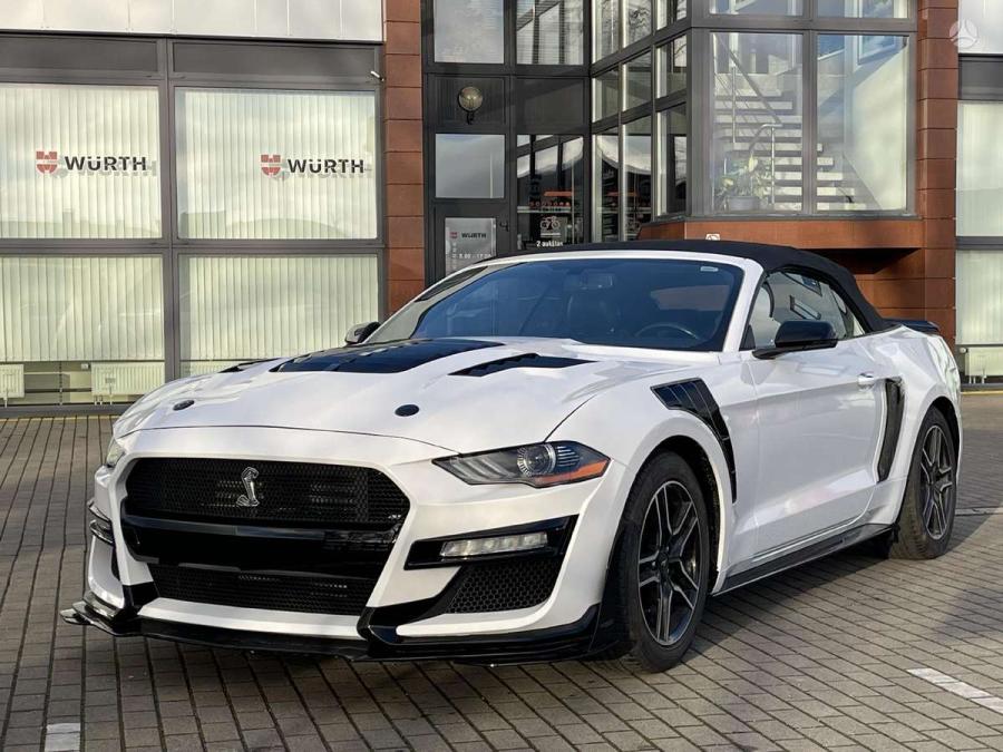 White Ford Mustang 2020 in Klaipeda, with an engine capacity of 2.25 L and mileage of 115 thousand km for 17900 €, photo 1 on AUTOMOTO.COM.LV