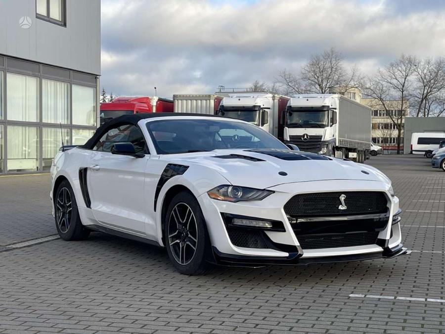 White Ford Mustang 2020 in Klaipeda, with an engine capacity of 2.25 L and mileage of 115 thousand km for 17900 €, photo 2 on AUTOMOTO.COM.LV