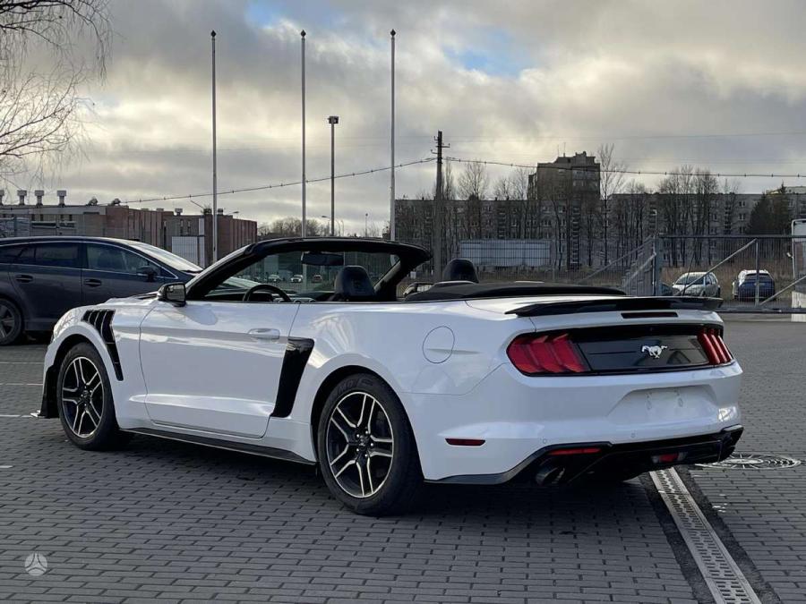 White Ford Mustang 2020 in Klaipeda, with an engine capacity of 2.25 L and mileage of 115 thousand km for 17900 €, photo 8 on AUTOMOTO.COM.LV