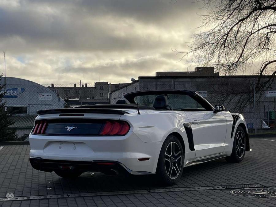 White Ford Mustang 2020 in Klaipeda, with an engine capacity of 2.25 L and mileage of 115 thousand km for 17900 €, photo 9 on AUTOMOTO.COM.LV