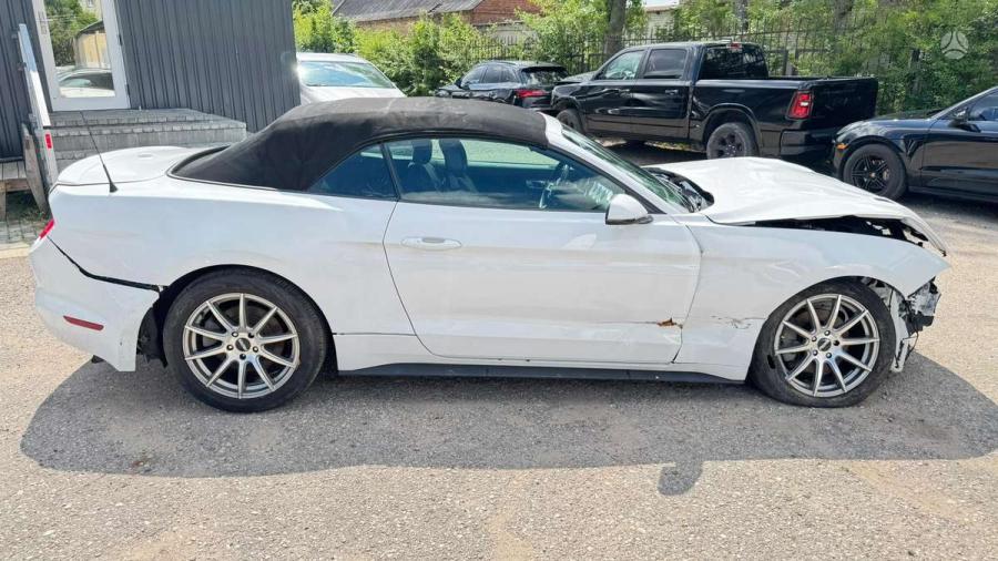 Balts Ford Mustang 2020 Ukmergė, ar dzinēja tilpumu 2.25 L un nobraukumu 176 tūkst. km par 5990 €, foto 5 vietnē AUTOMOTO.COM.LV