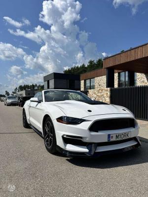 White Ford Mustang 2020 in Vilnius, with an engine capacity of 2.26 L and mileage of 74 thousand km for 22800 €, photo 4 on AUTOMOTO.COM.LV