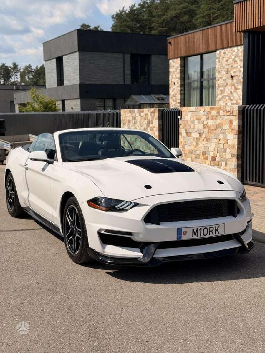 White Ford Mustang 2020 in Vilnius, with an engine capacity of 2.26 L and mileage of 74 thousand km for 22800 €, photo 6 on AUTOMOTO.COM.LV