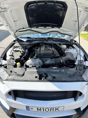 White Ford Mustang 2020 in Vilnius, with an engine capacity of 2.26 L and mileage of 74 thousand km for 22800 €, photo 7 on AUTOMOTO.COM.LV