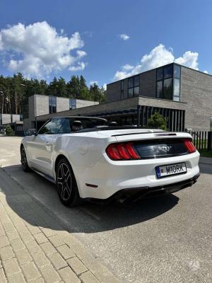 White Ford Mustang 2020 in Vilnius, with an engine capacity of 2.26 L and mileage of 74 thousand km for 22800 €, photo 9 on AUTOMOTO.COM.LV