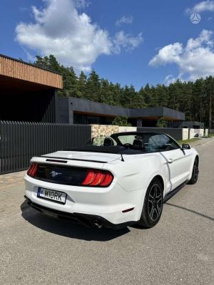 White Ford Mustang 2020 in Vilnius, with an engine capacity of 2.26 L and mileage of 74 thousand km for 22800 €, photo 10 on AUTOMOTO.COM.LV