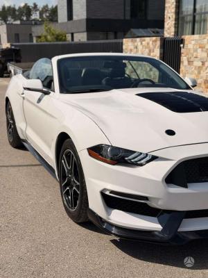 White Ford Mustang 2020 in Vilnius, with an engine capacity of 2.26 L and mileage of 74 thousand km for 22800 €, photo 11 on AUTOMOTO.COM.LV